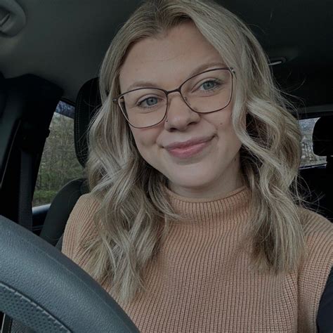 Kelli Kelli Hoffman Snapchat Stories Spotlight Lenses