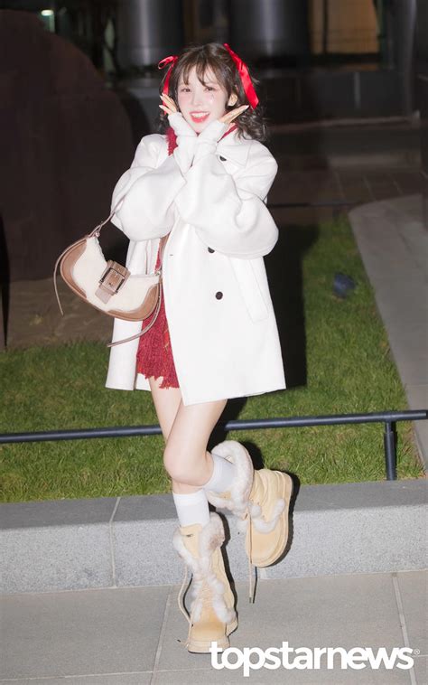 레드벨벳 웬디 ‘귀여움이 한도초과한 딸기생크림케이크 완디 웬디의 영스트리트 출근길 [hd포토]