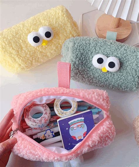 [브로치 증정 ] 땡글 눈툭튀 뽀글이 필통 학생 귀여운 다용도 화장품 파우치 에이블리