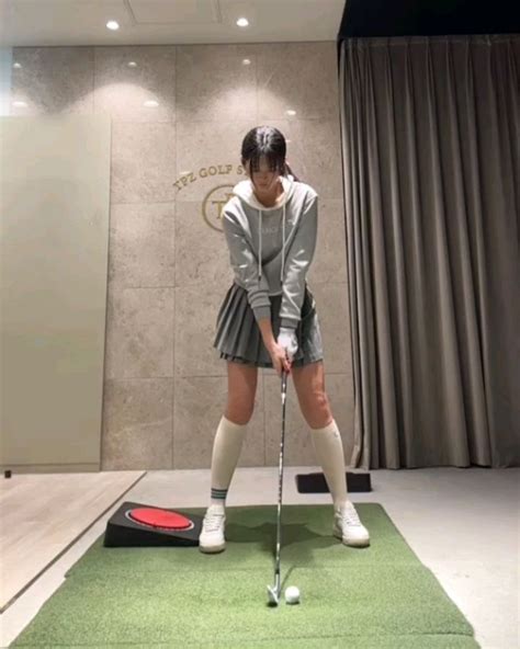 Golf Room 골프룸 허윤나 프로 수직 낙하 스윙모션 🔥 Yoonna98 장갑은 👉 Glfrofficial Instagram