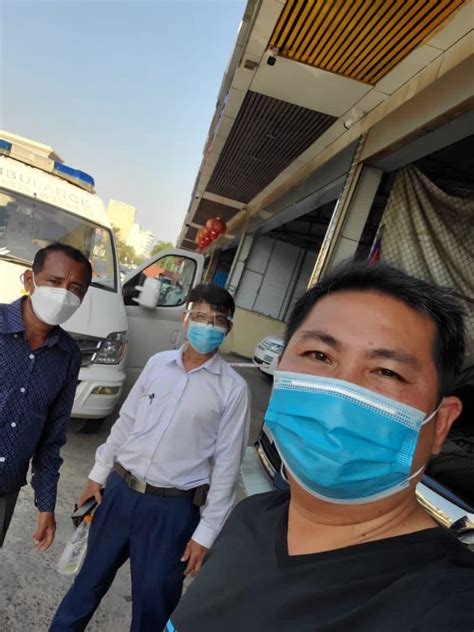 គ្រូពេទ្យចុះយកសំណាកនៅឃ្លាំងលក់ឡាន មុខទីស្តីការគណៈរដ្ឋមន្ត្រី ក្រោយប្រពន្ធថៅកែឃ្លាំង