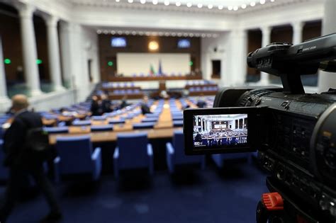 Пропорционален принцип срещу председател Парламентът създаде временна комисия за Нотариуса