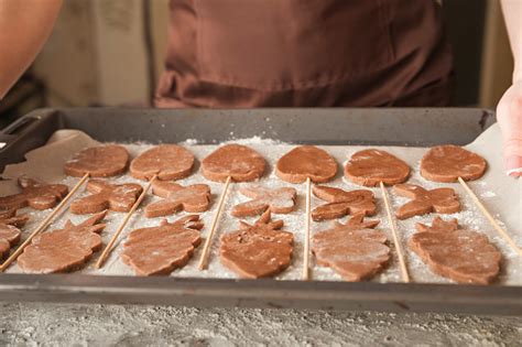 Proses Pembuatan Roti Jahe Tangan Potong Kue Jahe Closeup Adonan Roti