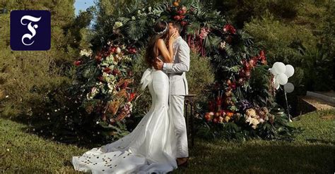 Elyas Mbarek Und Model Jessica Riso Haben Geheiratet