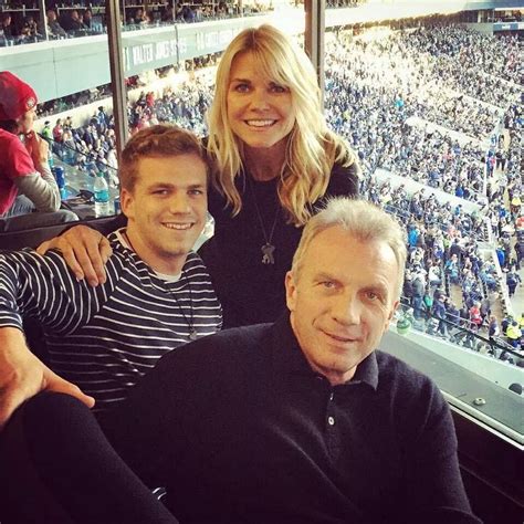Joe And Jennifer Montana With Son Nick Nfl Football Couple Photos