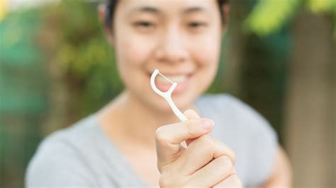 The Truth About Those Floss Picks You Use To Clean Your Teeth And Gums