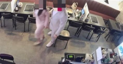 정장 차려입은 커플이 들어오더니추잡해 사장님 부글부글