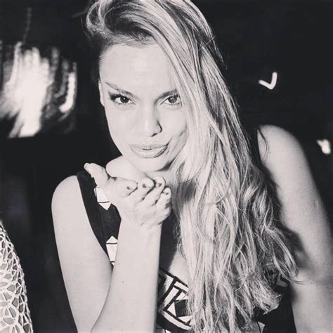 Voditeljica Sofija Se Je Znašla Med Elitnimi Prostitutkami