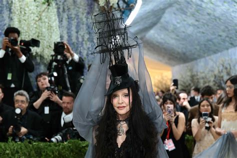Madonna Pulls Off An Epic Hair Transformation Hours After Debuting Dark