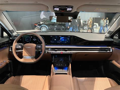 11만대 계약된 신형 그랜저 반도체 수급 문제로 출고까지 기본 1년 대기해야