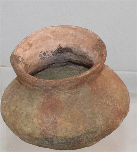 Ancient Native American Pottery Pot Auction
