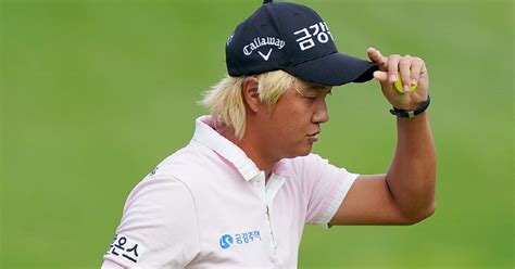 [포토] 홀아웃하며 인사하는 허인회