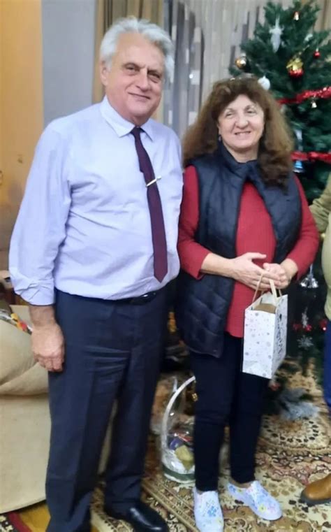 Ето я съпругата на Бойко Рашков с която са заедно от десетилетия коледни СНИМКИ За Жената