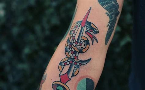 ۴۰ طرح تاتو مار جدید روی بدن معنی و مفهوم نماد تاتو مار دترلند