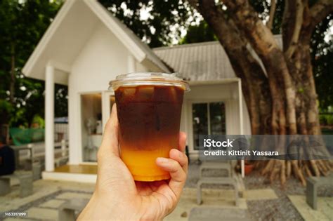 음료 아이스 에스프레소 오렌지는 커피 카페에서 테이블에 오렌지 주스와 아이스 블랙 커피입니다 설탕에 대한 스톡 사진 및 기타 이미지 Istock