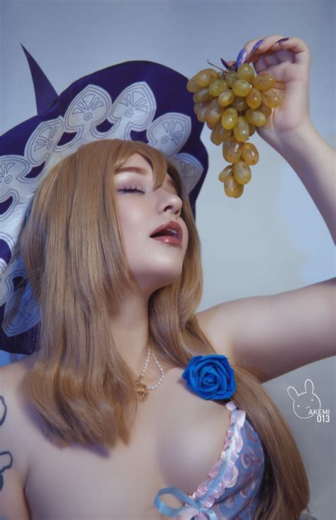 Lisa From Genshin Impact Cosplay By Akemi013 R Cosplaygirls