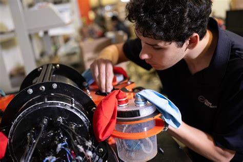Engineers Develop Energy Efficient Underwater Robot With Innovative