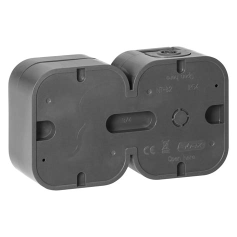 Surface Mounted Single Pole Switch Single Socket 2pe B2 Ip54 Gwn
