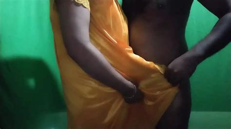 La Sposa E Lo Sposo Appena Sposati Fanno Una Storia Di Sogno Nella Loro Prima Notte Di Nozze