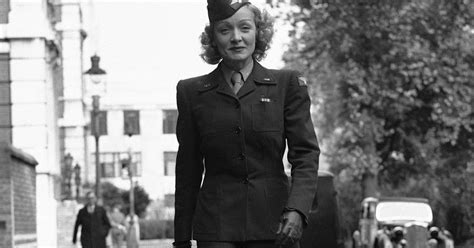 Mobituaries Marlene Dietrich Goes To War Cbs News