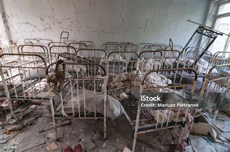 장난감과 아기 프라이 피아트에 있는 유치원 체르노빌 배제 구역 체르노빌 원자력 발전소 우크라이나 소련 에서 소외의 지역 0명에 대한 스톡 사진 및 기타 이미지 Istock