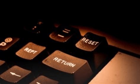 bouton reset sur ordi de bureau à quoi ça sert et comment l utiliser