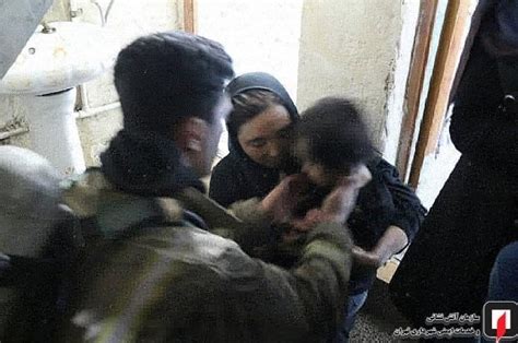 دختر بچه‌ای که برای نجات از آتش از پنجره به بیرون پرتاب شدعکس خبرآنلاین