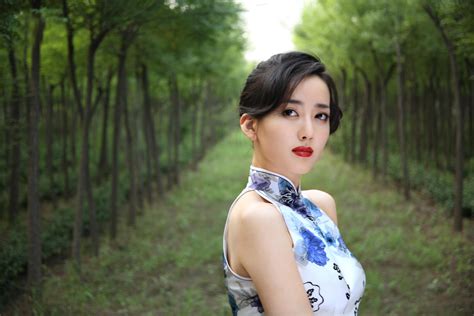 Wallpaper Beautiful Chinese Girl Look Blurry Background 3840x2160 Uhd