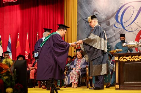 Azlan Nizam Dan Jia Shin Um