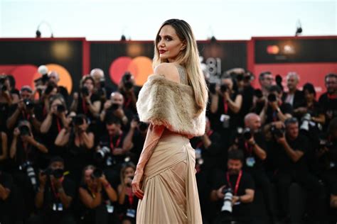 أنجلينا جولي تكشف عن حياتها بعد الطلاق بمهرجان فينيسيا 2024 مجلة هي