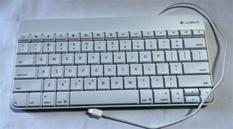 Logitech Wired Keyboard Y B0004 For Ipadiphone Lightning Connector