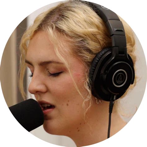 Pinky Ring Performs 5 Minutes Live From Happy