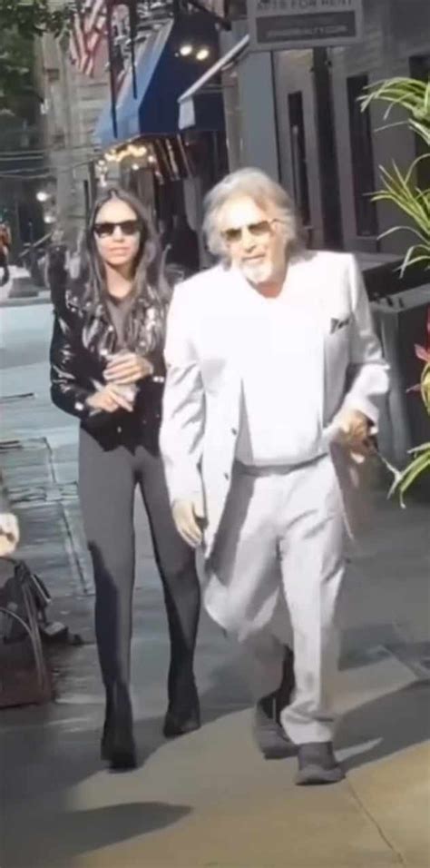 G R Knappt Bredvid Sin Unga Lskare De Skandal Sa Bilderna Av Al Pacino Med Sin Lskare
