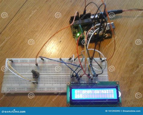 Programmera Arduino Fotografering För Bildbyråer Bild Av Programmering