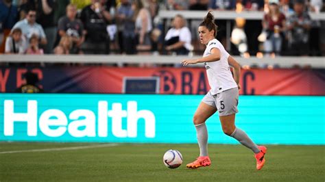 Bay Fcs Jen Beattie Gives Back To Those Battling Breast Cancer