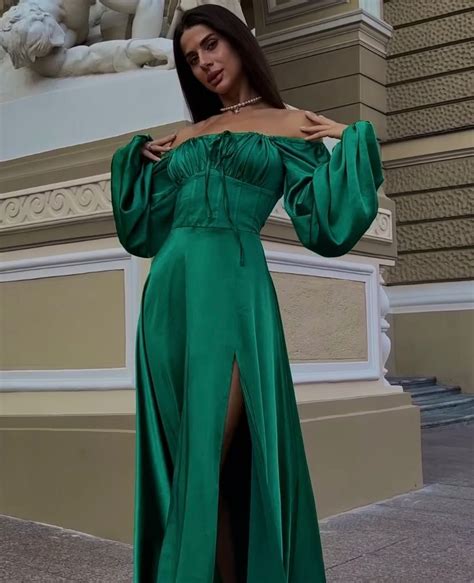 Шовкова сукня міді смарагдового кольору на довгий рукав 1 500 грн