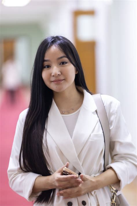 ЧСумъяа Юанийн ханшийн савлагаа ирэх саруудад ихээр мэдрэгдэх болов уу Dnnmn