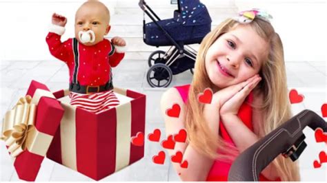 دیانا روما دیانا وروما وآلیور بازی با توپ های رنگی بازی و سرگرمی