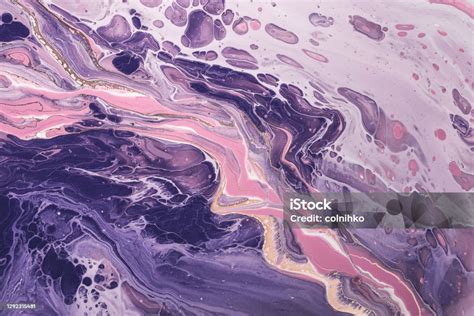 유체 예술 분홍색과 라일락 파도가 퍼지는 페인트 대리석 효과 배경 또는 텍스처 컬러 가루에 대한 스톡 사진 및 기타 이미지 컬러 가루 보라색 파스텔 Istock