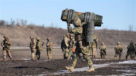 Столтенберг заявил об истощении военных запасов НАТО и ЕС из за Украины