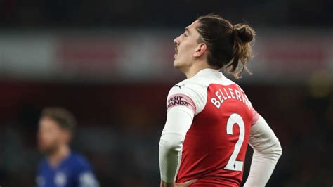 Report Arsenal Fears Hector Bellerin Is Done For Season With Torn Acl