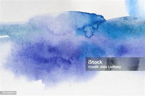 종이에 파란색 질감 수채화 페인트 오버플로 젖은 흰색 배경에 고립 된 그리기에 대한 스톡 사진 및 기타 이미지 그리기 모양