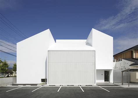 Bright White Clinic By Ryutaro Matsuuro With Concealed Windows