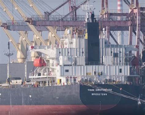 Убити и ранени след ракетен удар по товарен кораб в Аденския залив Информационна агенция ПИК