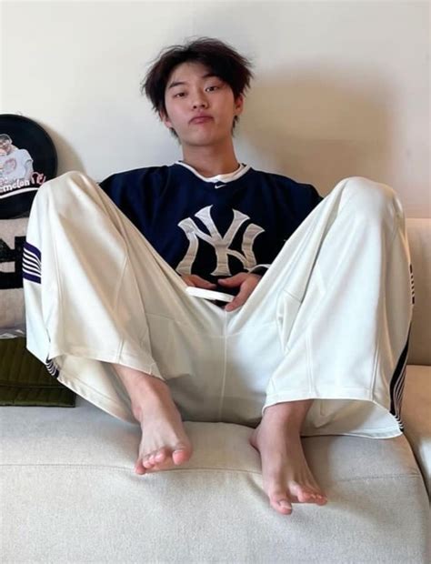 Choi Hyun Wooks Feet