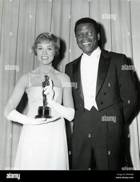 Julie Andrews And Sidney Poitier At The 37th Annual Academy Awards1965 File Reference 1021