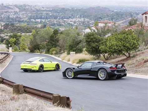 Matching 918 Spyder And 911 R Put A Porschephiles Dream On The Auction