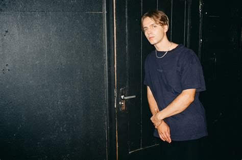 Chris Noah Delivers Atmospheric Pop Tune This Is The Night