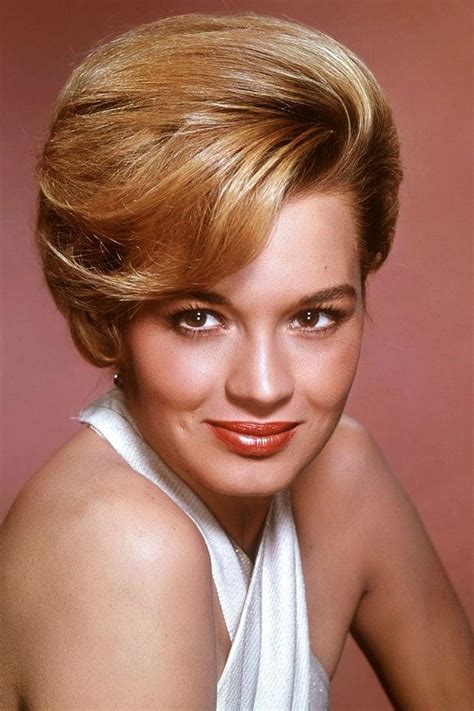 Angie Dickinson About Entertainmentie