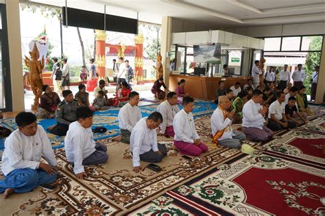 မွန်ပြည်နယ်ဝန်ကြီးချုပ် ဦးအောင်ကြည်သိန်း အရှေ့တောင်တိုင်းစစ်ဌာနချုပ် တပ်ဦးကမ္ဘာအေး စေတီတော်မြတ